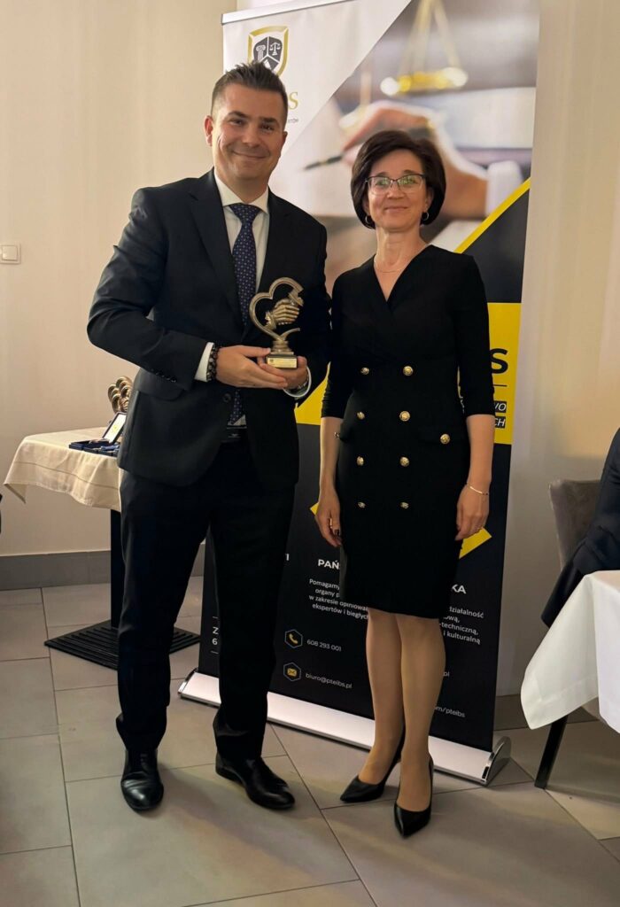 Dziekan WPiA dr hab. Joanna Smarż, prof. URad. uhonorowana Statuetką PTEiBS - URad